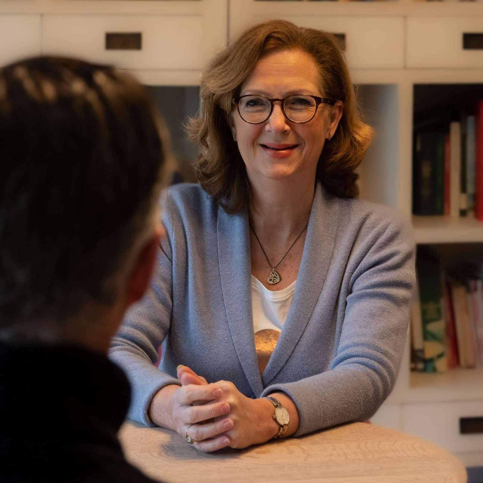 Zorg-Zangeres Dia Vos: “Ik heb geluk dat ik dit werk mag doen” - Cvites ...